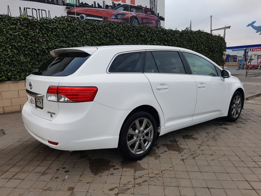 TOYOTA Avensis 120D Advance Cross Sport segunda mano y ocasión Madrid ...